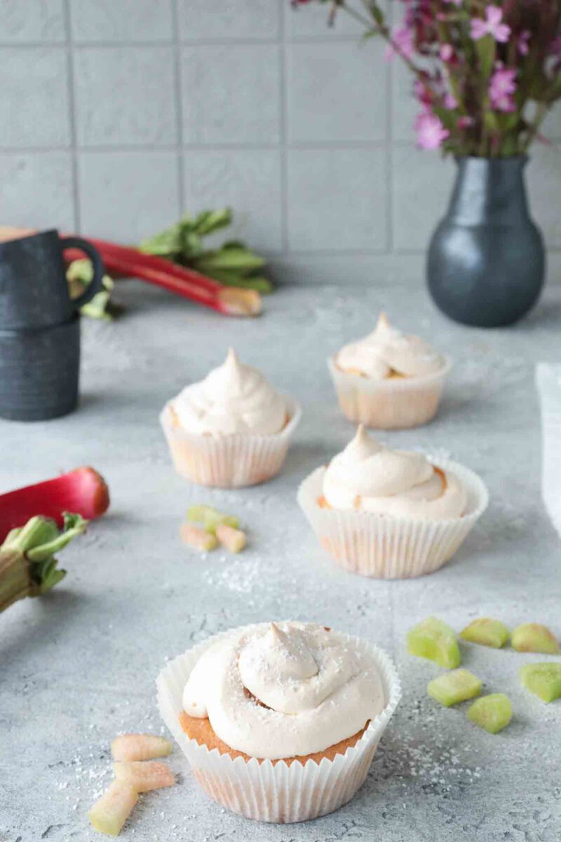 Rhabarber Muffins Mit Baiser